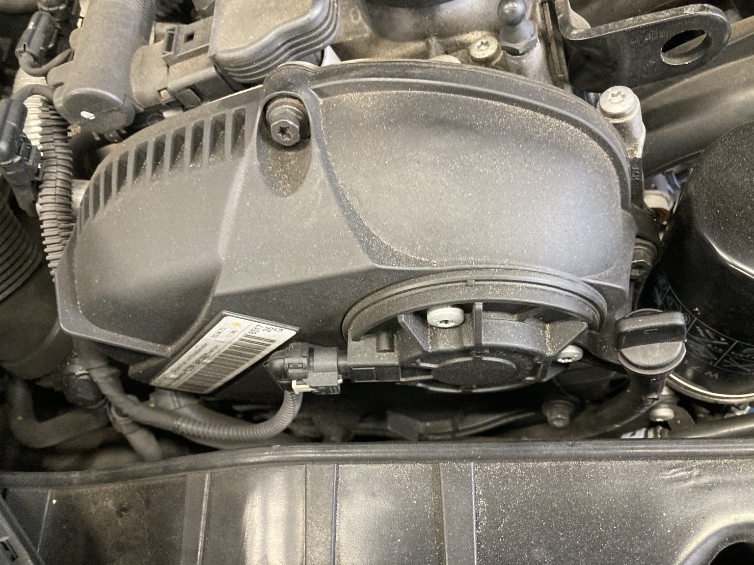 アウディ A4 アバント DBA-8KCDN エンジンオイル漏れ修理 作業事例 | 輸入車修理専門店 S-TECH carservice (エステックカーサービス) ベンツ・BMW・ジャガー ...