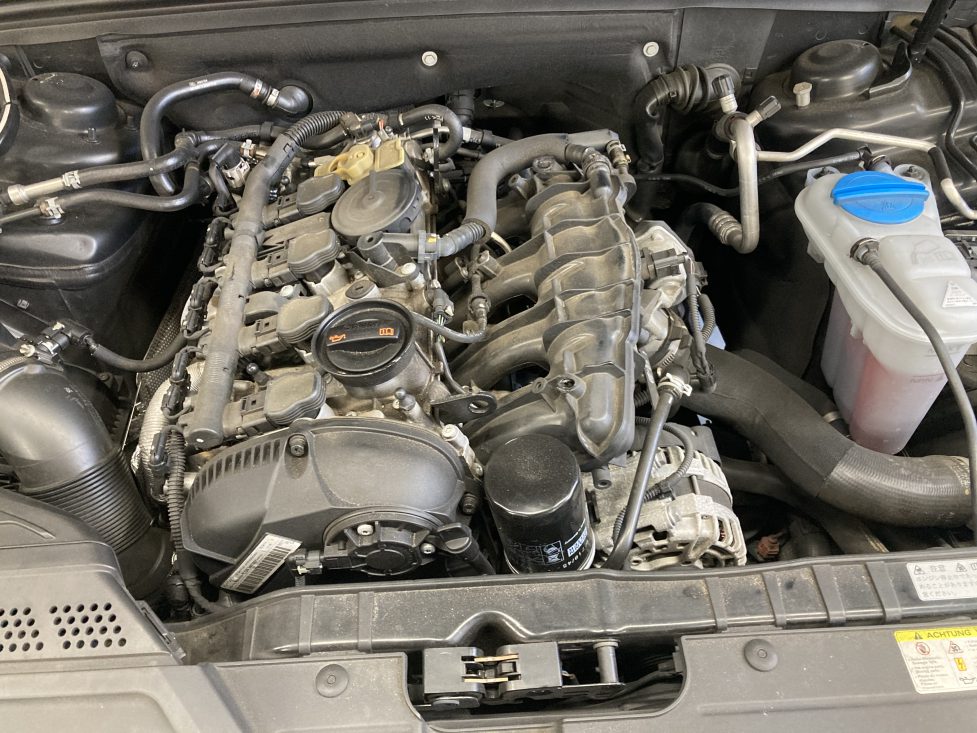 アウディ A4 アバント DBA-8KCDN エンジンオイル漏れ修理 作業事例 | 輸入車修理専門店 S-TECH carservice (エステックカーサービス) ベンツ・BMW・ジャガー ...
