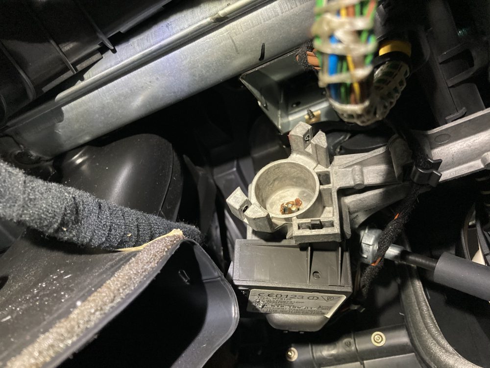 ポルシェ ボクスター 986 GH-98623 イグニッションキー修理 作業事例 | 輸入車修理専門店 S-TECH carservice (エステックカーサービス) ベンツ・BMW・ジャガー ...