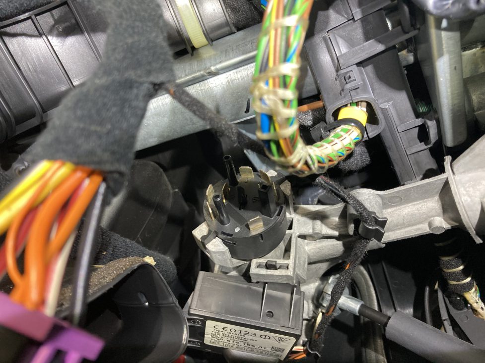 ポルシェ ボクスター 986 GH-98623 イグニッションキー修理 作業事例 | 輸入車修理専門店 S-TECH carservice (エステックカーサービス) ベンツ・BMW・ジャガー ...